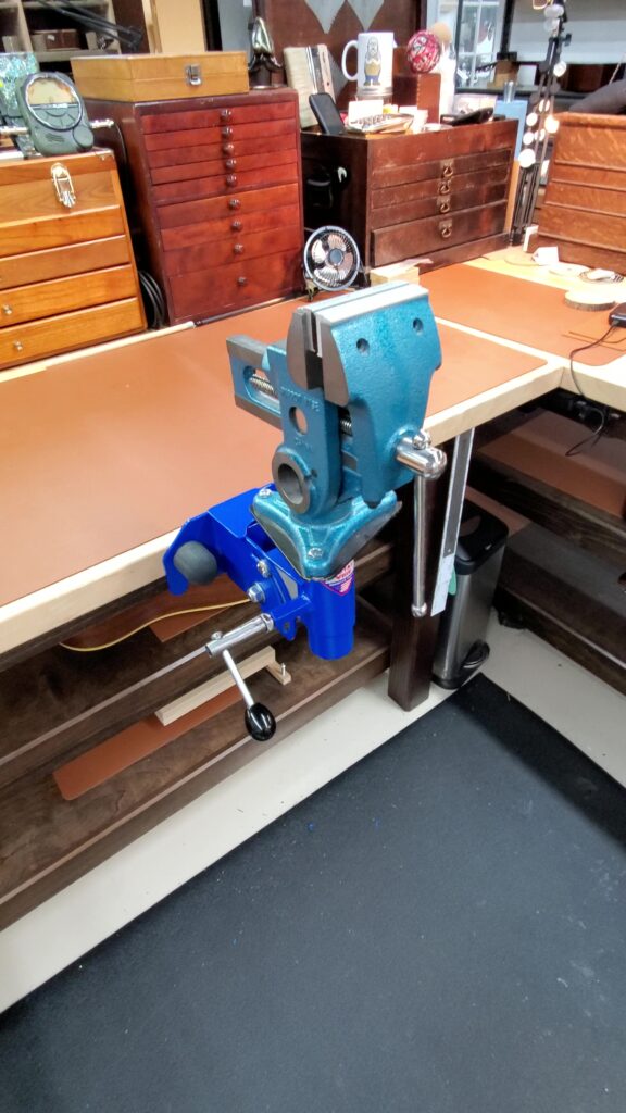 Crossover Docking Station - Total Vise