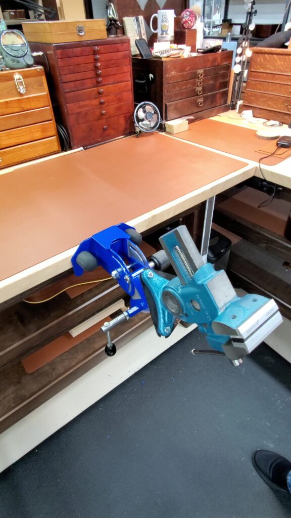 Crossover Docking Station - Total Vise